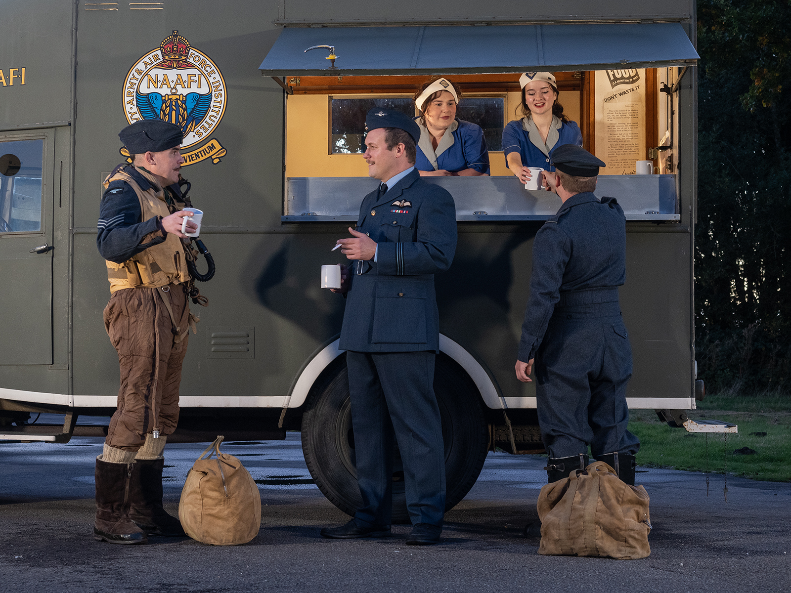 Handley Page Halifax III Bomber Night Shoot at the Yorkshire Air Museum ...