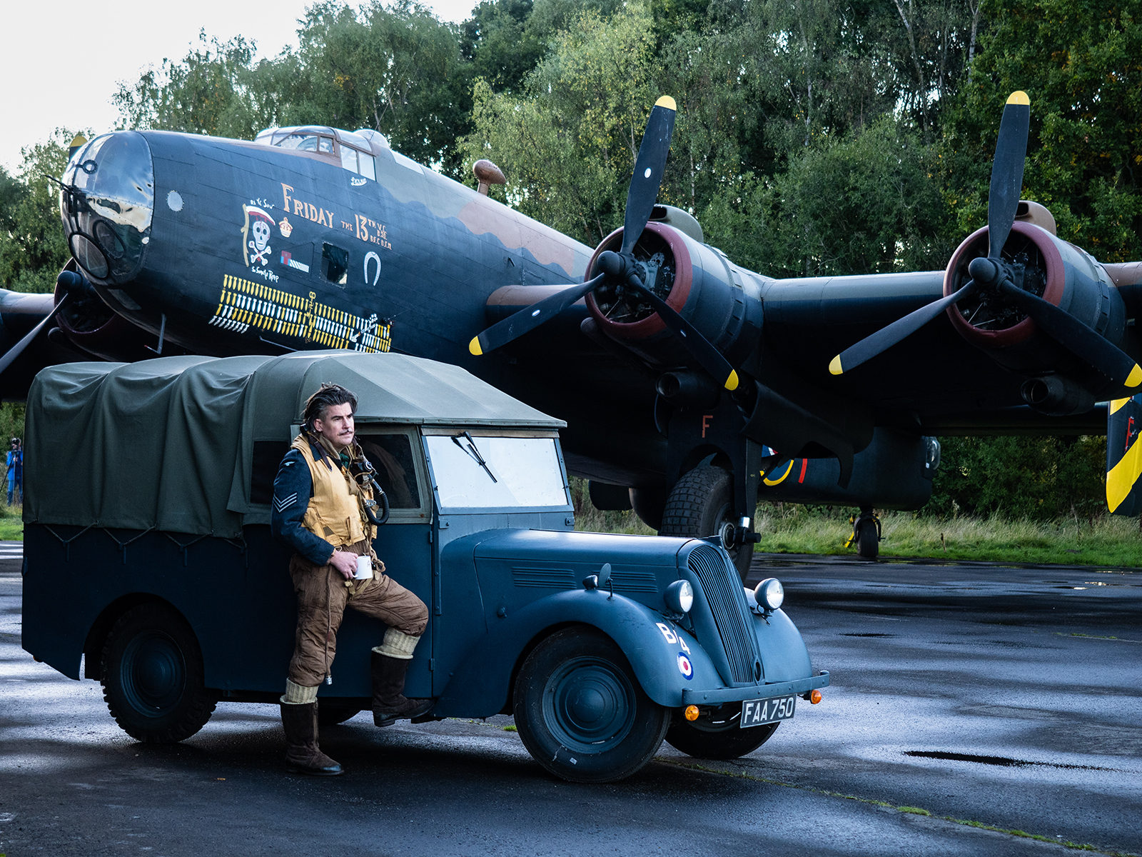 Handley Page Halifax III Bomber Night Shoot at the Yorkshire Air Museum ...