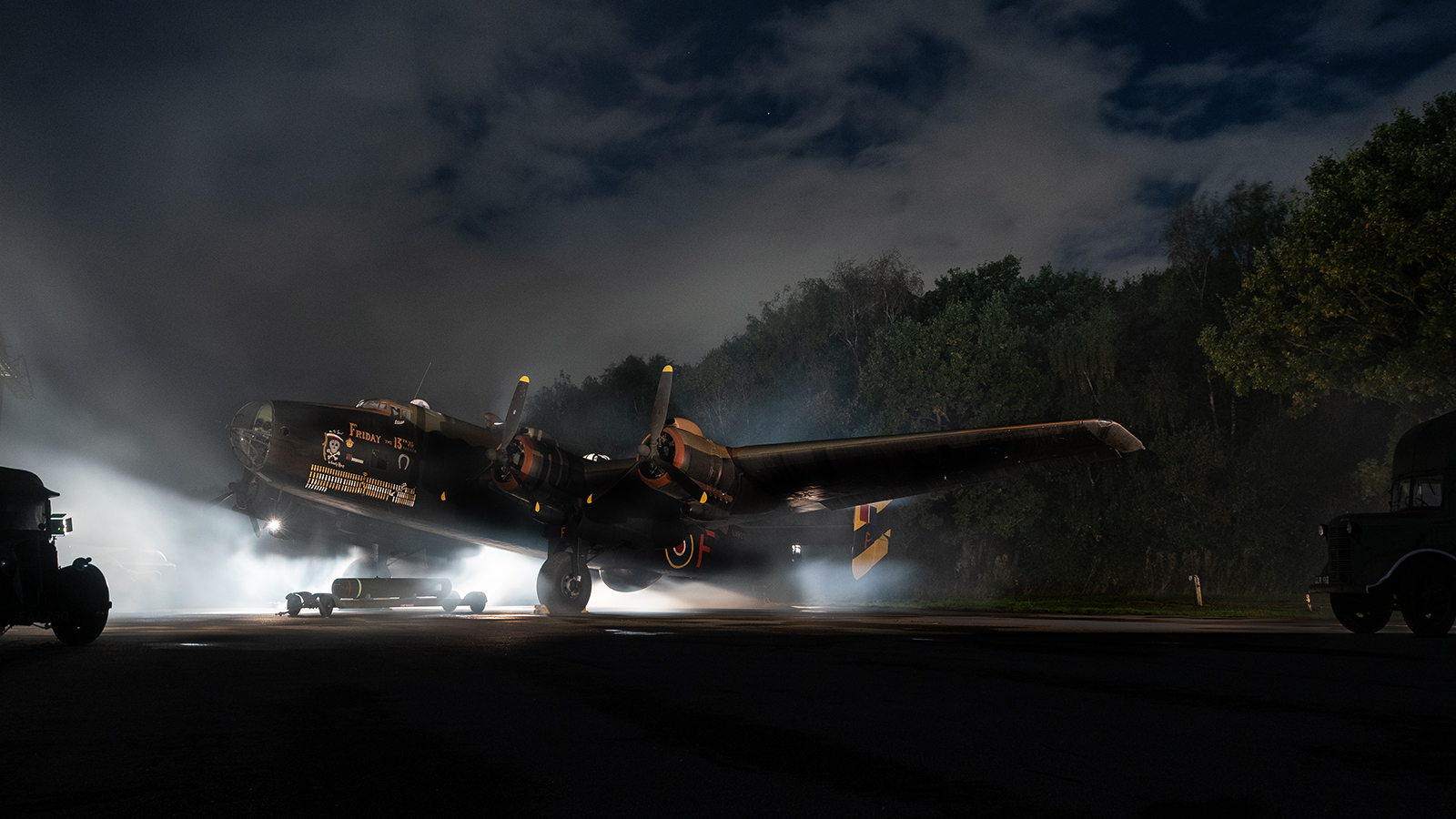 Handley Page Halifax III Bomber Night Shoot at the Yorkshire Air Museum ...