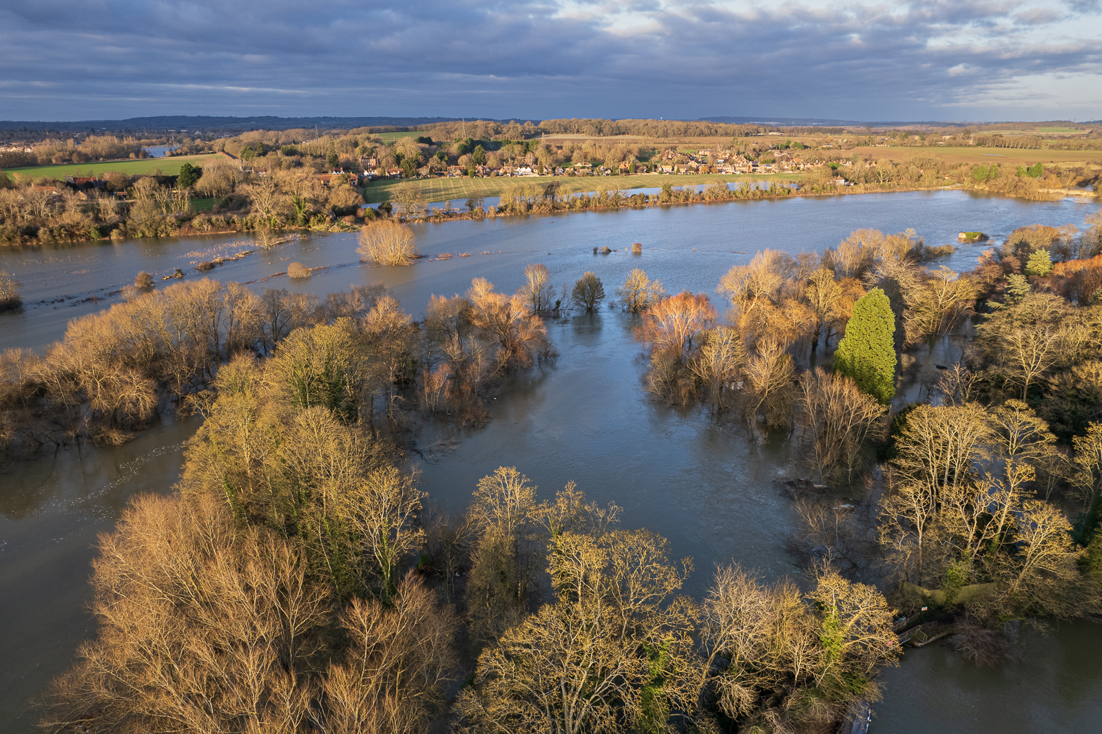 Thames in flood at Culham and Sutton Courtenay - Olympus UK E-System ...